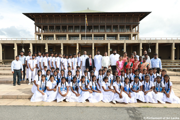 Parliament of Sri Lanka - News - 700 students from the North visit the ...